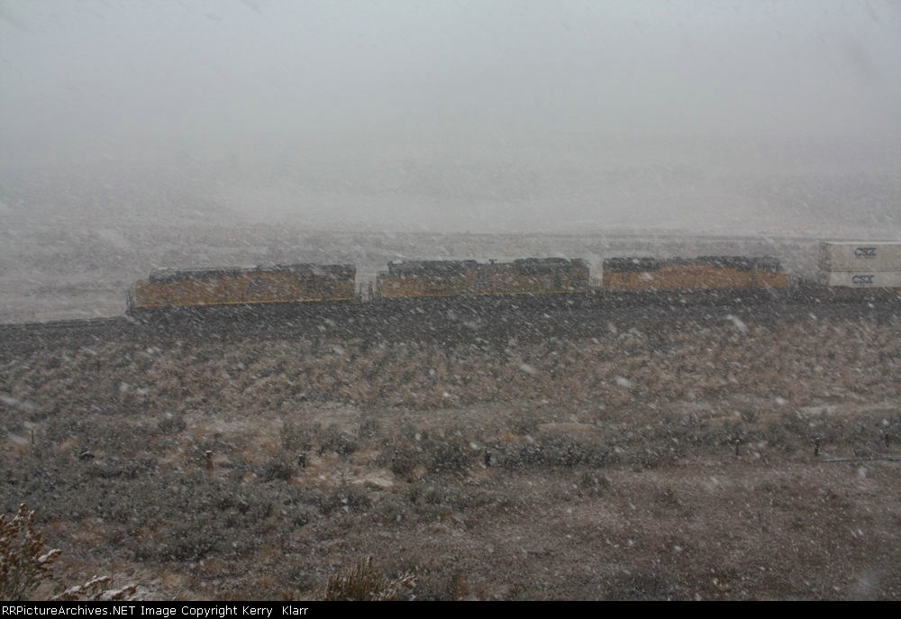 UP 7662 in a heavy snow storm
